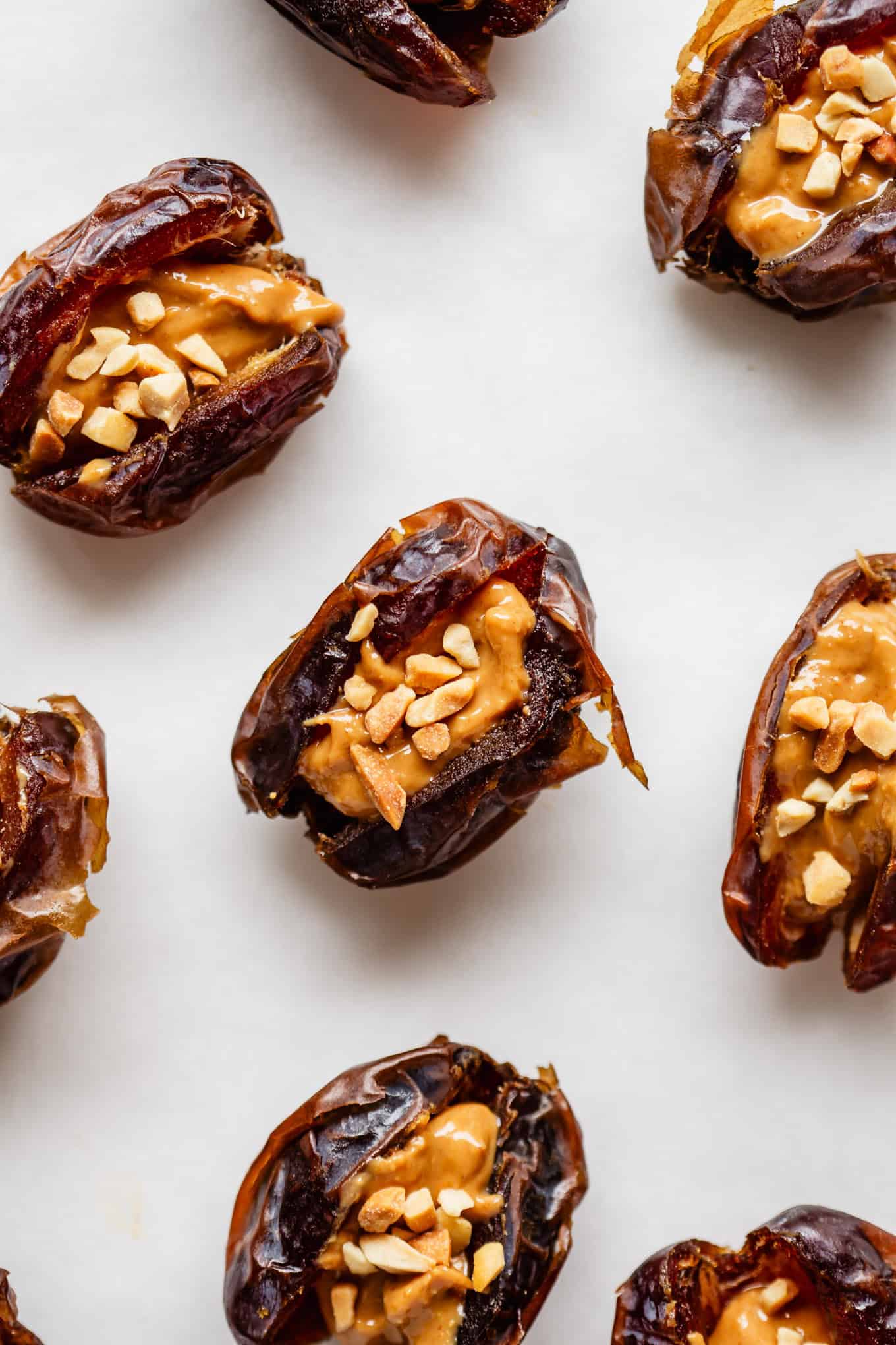 Snickers stuffed dates (easy recipe!) - Choosing Chia